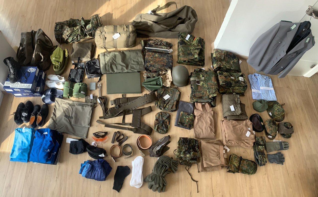 Die Einkleidung • UNgedient.